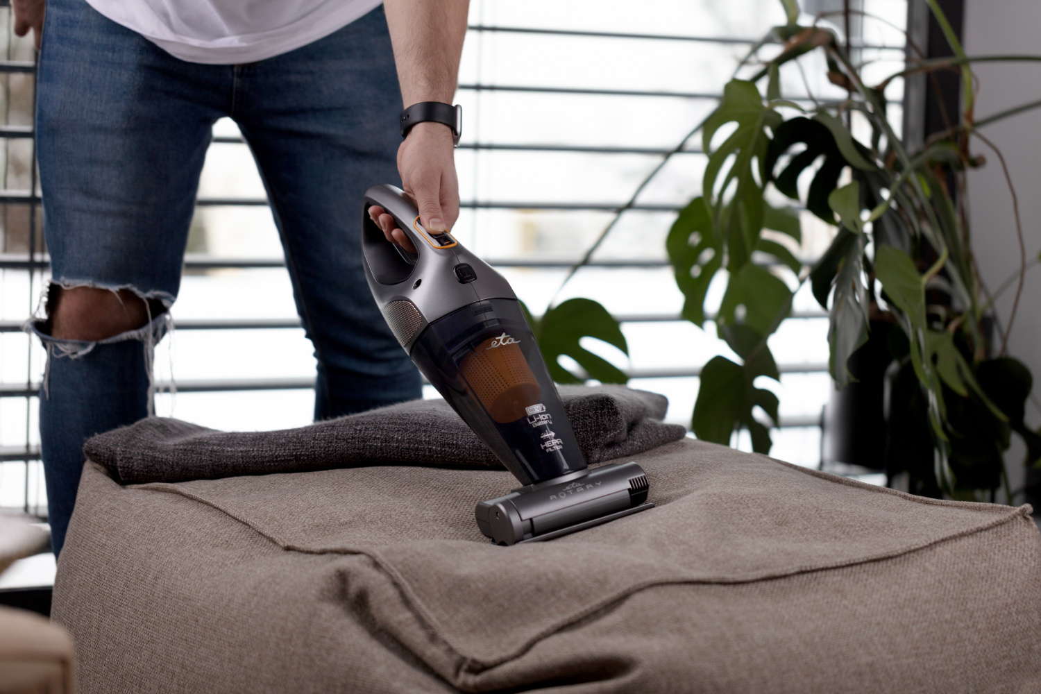 Akumulátorový vysavač ETA Rotary 2425 90000 šedý | Eshop ETA